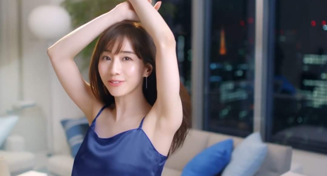 田中みな実がニベア花王新cmで美脇を披露！ “あざとかわいい”演技にも注目！